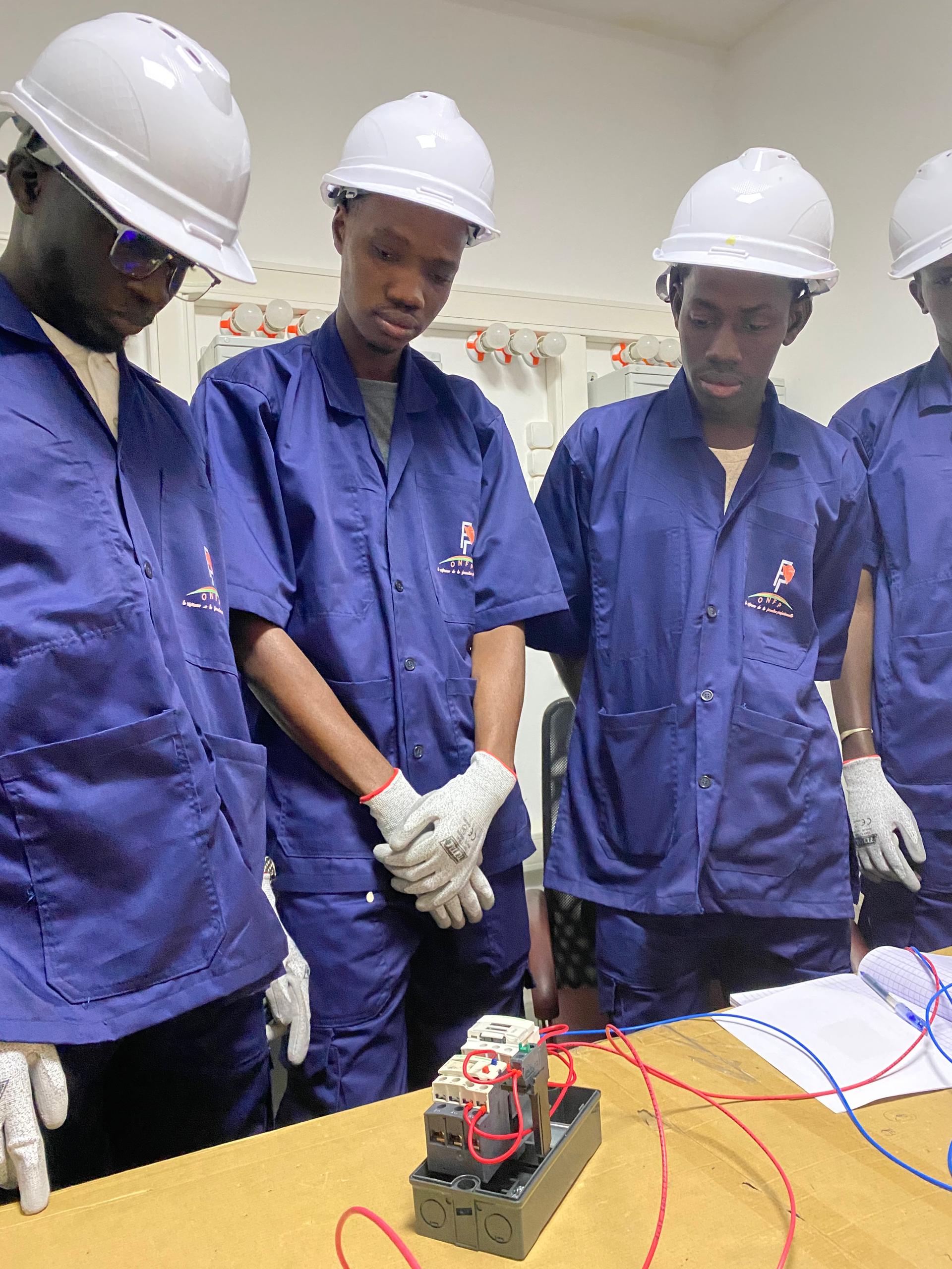 Visite Dg A La Formation Electricite Industrielle Office National De